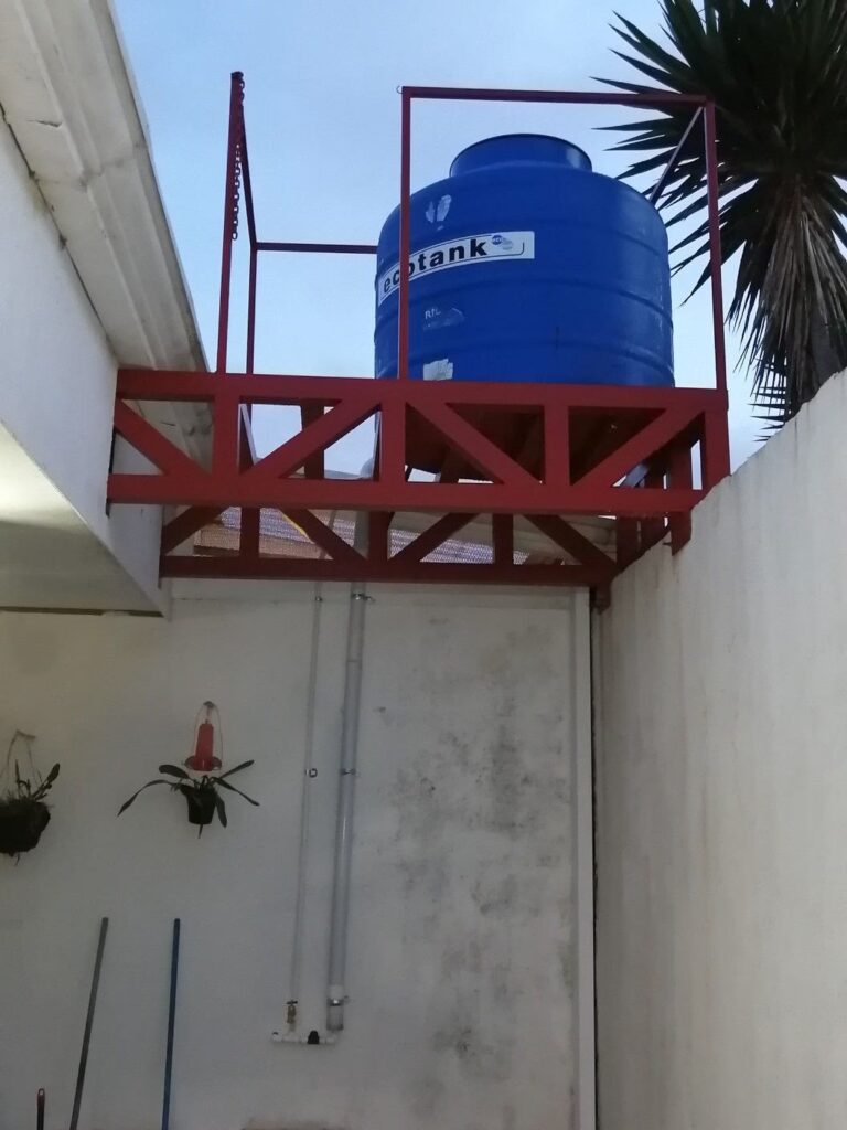 Tanque de Agua en el Techo: ¿Es Seguro? | Casa Blanca